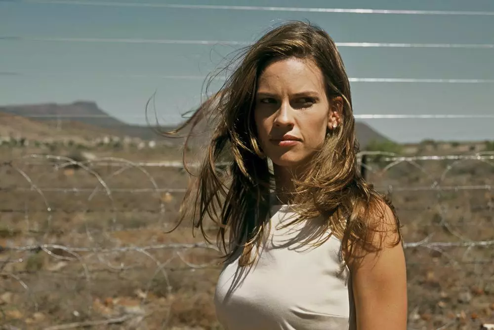 Hilary Swank Filmoj | 11 Plej bonaj Filmoj Vi Devas Vidi - La Cinemaholic 10280_5