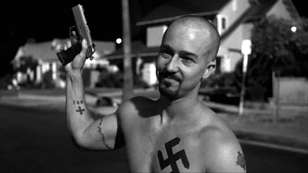 Sarimihetsika tahaka ny American History X | 10 Tsy maintsy mijery sarimihetsika mitovitovy