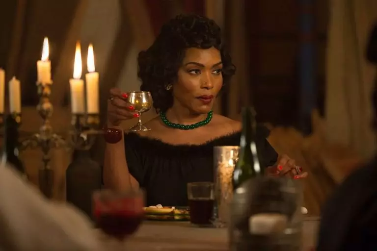 angela-bassett-americký-hororový-príbeh