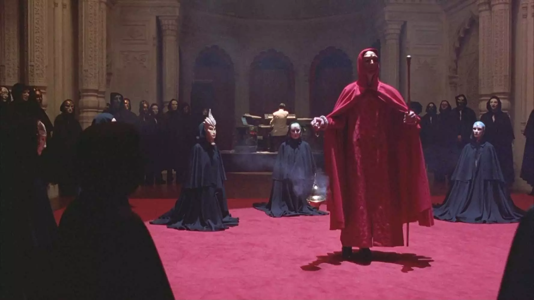 Eyes Wide Shut Meaning, Analysis, Ending: Explained - Cinemaholic 11902_6