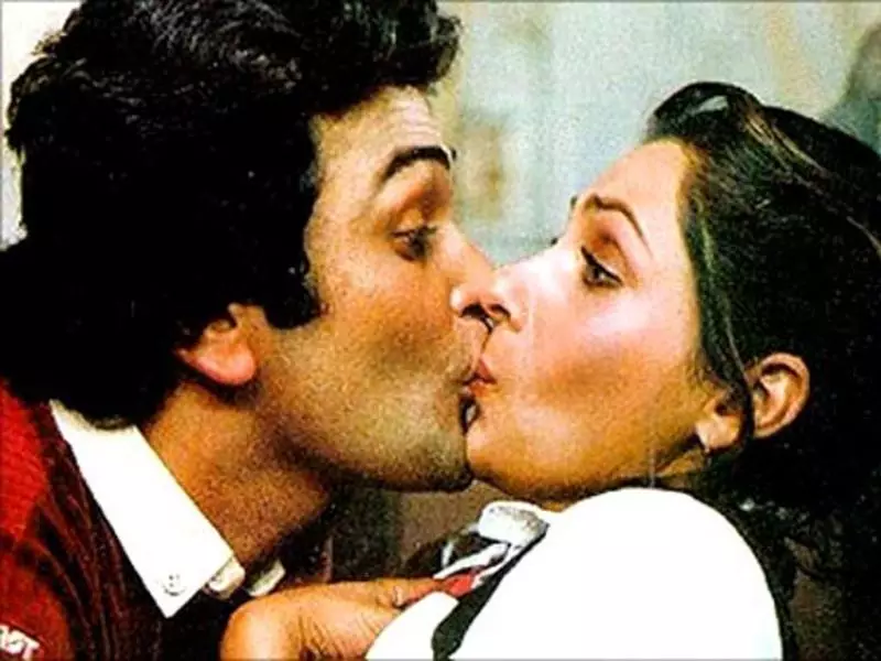 Rishi Kapoor Films | 15 meilleurs films que vous devez voir - The Cinemaholic 15733_15