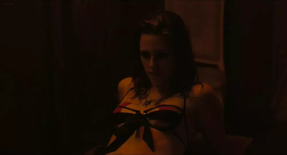 Kristen Stewart Nackt-/Sexszenen in Filmen, Rangliste 16132_6