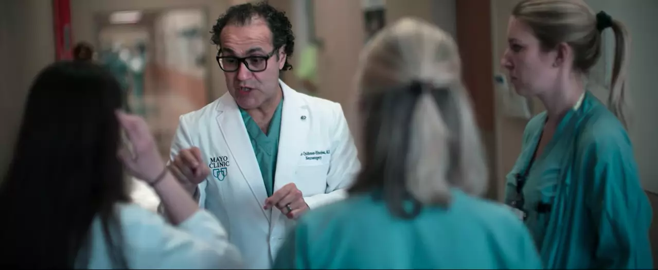 Dr. Alfredo Quiñones-Hinojosa Now: Wo steht der Neurochirurg heute? Netflix-Update 17680_1