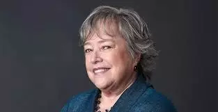 Kathy Bates Movies | 10 Fîlm û Pêşandanên TV yên çêtirîn - The Cinemaholic 2590_1