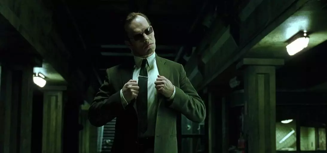 Hugo Weaving อยู่ใน The Matrix Resurrections หรือไม่? ใครเล่นเป็น Agent Smith ใน New Matrix?