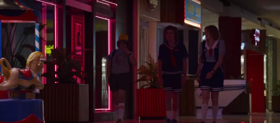 Stranger Things Seizoen 3 Episode 2 Recap / Review - Cinemaholic 2916_2