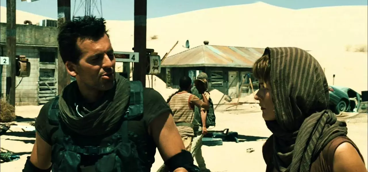 Resident Evil: Extinction Ending, Explained | Lever Claire? Är Carlos och LJ döda? 34702_6