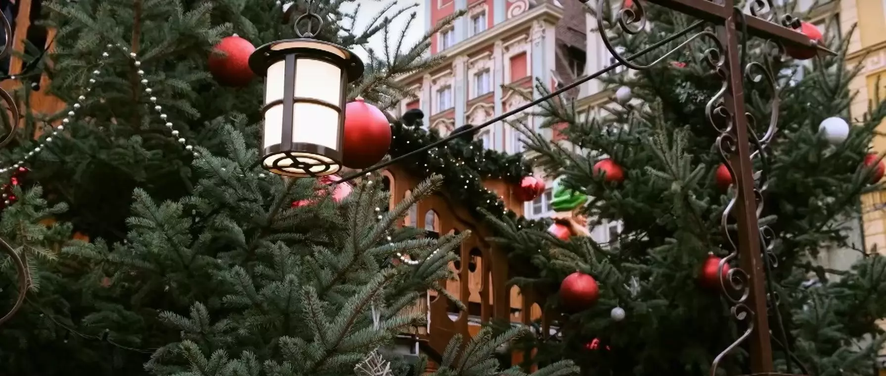 Біздің өміріміздің күндері қайда болды: өте салем Рождествосы түсірілді? Барлық түсіру орындары 40017_1