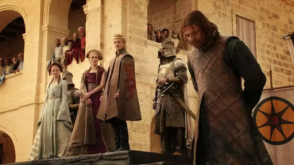 Sean Bean, Jack Gleeson, Lena Headey a Sophie Turner vo filme Hra o tróny (2011)