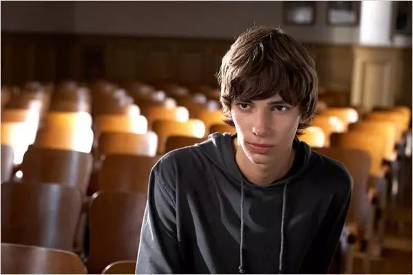 Devon Bostick Movies | Sarimihetsika sy fandaharana amin'ny fahitalavitra 9 tsara indrindra - The Cinemaholic 4178_5