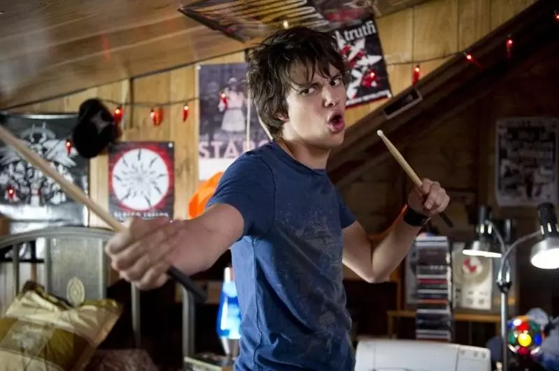 Devon Bostick kvikmyndir | 9 bestu kvikmyndir og sjónvarpsþættir - The Cinemaholic 4178_8