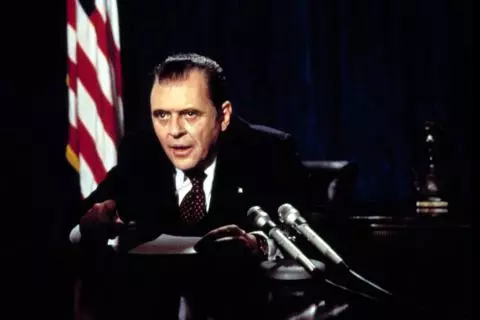 Film, který jste neviděli, ale měli byste: 'Nixon' (1995)