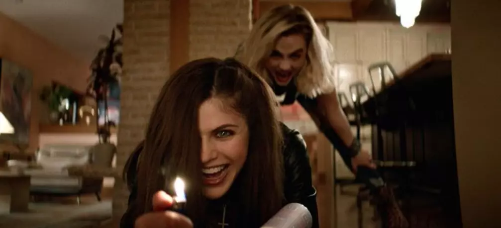 Alexandra Daddario Bag-ong Pelikula: Umaabot nga Mga Salida / Salida sa TV (2019, 2020) 8154_1