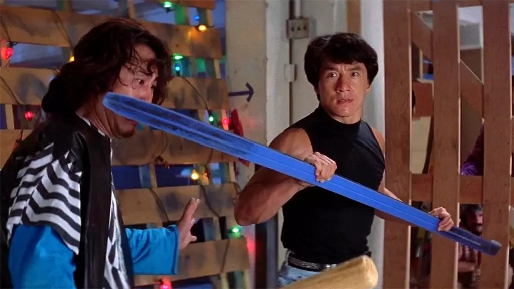 Jackie Chan kvikmyndir | 10 bestu myndirnar sem þú verður að sjá - The Cinemaholic 8228_6