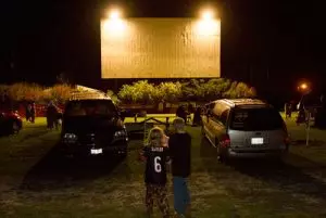 Iconic ලෙස සැලකෙන හොඳම Drive-in Movie Theaters - Cinemaholic 862_1