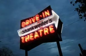 Iconic ලෙස සැලකෙන හොඳම Drive-in Movie Theaters - Cinemaholic 862_20