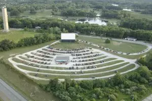 Iconic ලෙස සැලකෙන හොඳම Drive-in Movie Theaters - Cinemaholic 862_6